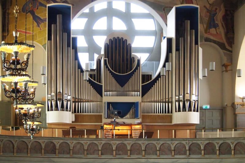 Organist Jonathan Scott spelar på orgeln i S:t Matteus kyrka - S:t ...