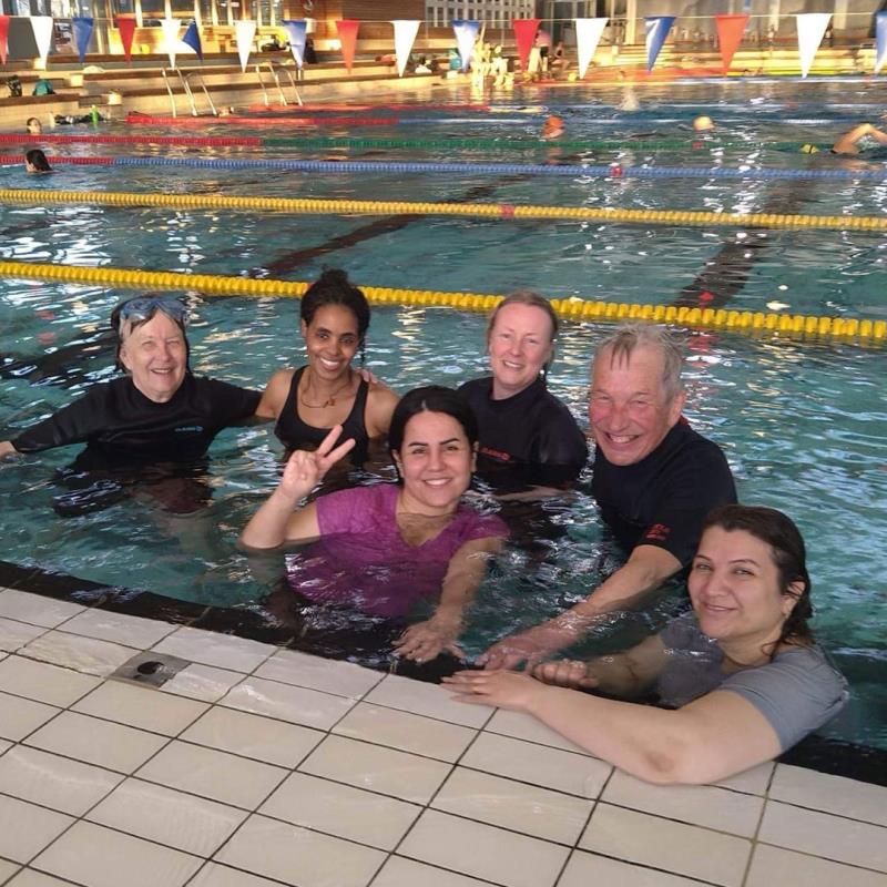 Lär dig simma på Fyrishov med Språkkaféets simskola - Danmark-Funbo ...