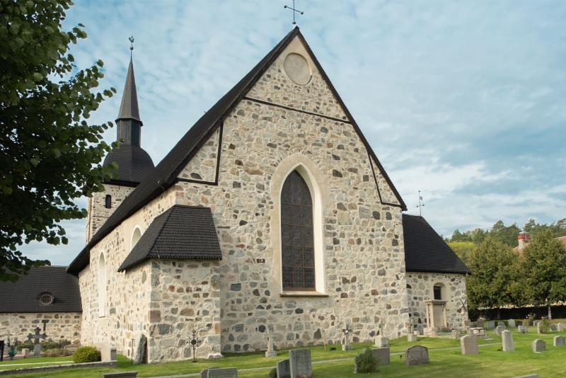 Korfönstret i Botkyrka kyrka tas fram efter 100 år - Botkyrka församling