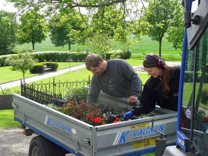Sommarjobb på kyrkogårdarna - Västra Tunhems pastorat